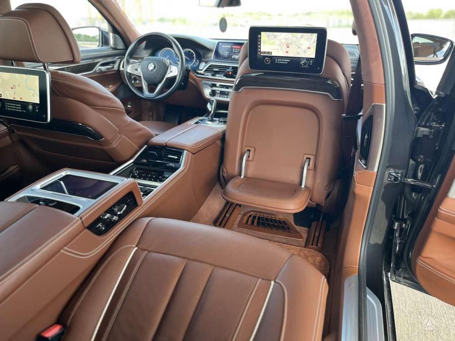Grey BMW 730 2018 in Vilnius, with an engine capacity of 2.99 L and mileage of 196 thousand km for 28499 €, photo 25 on AUTOMOTO.COM.LV
