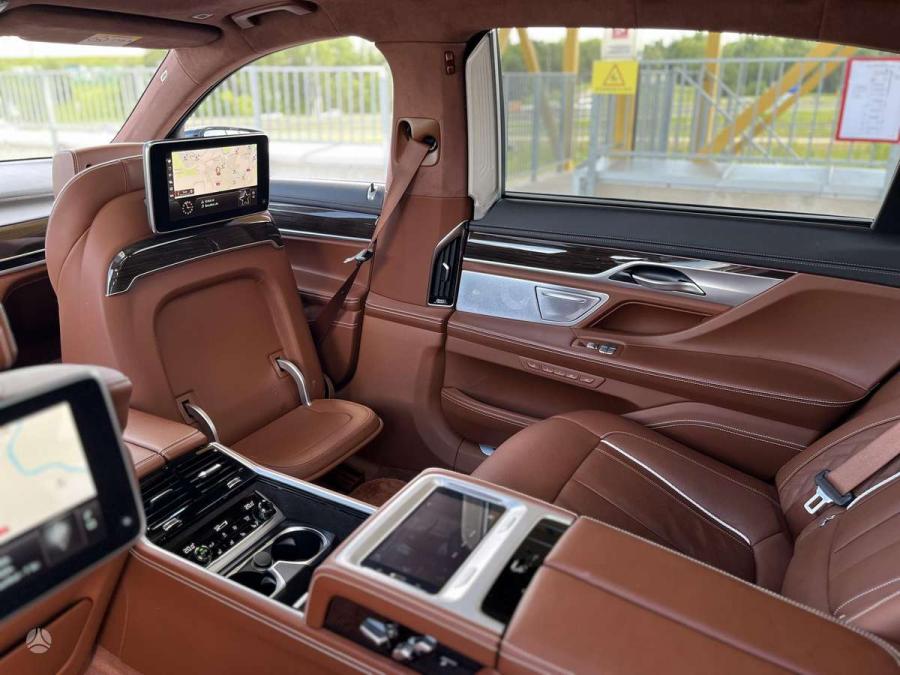 Grey BMW 730 2018 in Vilnius, with an engine capacity of 2.99 L and mileage of 196 thousand km for 28499 €, photo 26 on AUTOMOTO.COM.LV