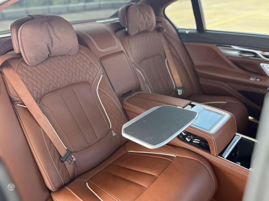 Grey BMW 730 2018 in Vilnius, with an engine capacity of 2.99 L and mileage of 196 thousand km for 28499 €, photo 27 on AUTOMOTO.COM.LV