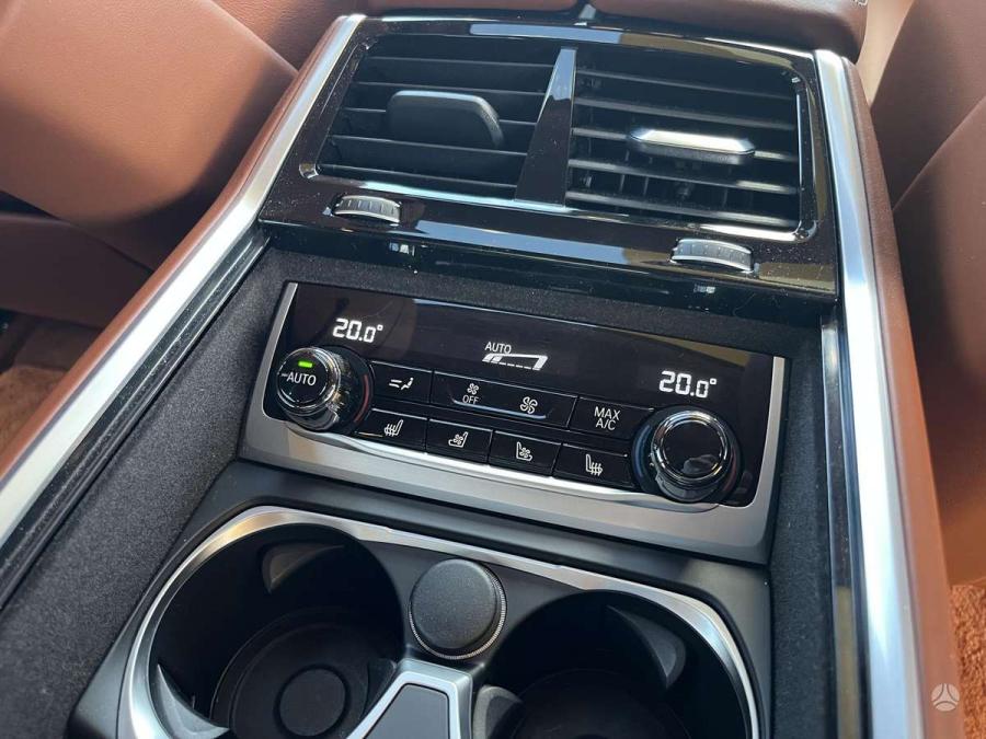 Grey BMW 730 2018 in Vilnius, with an engine capacity of 2.99 L and mileage of 196 thousand km for 28499 €, photo 29 on AUTOMOTO.COM.LV