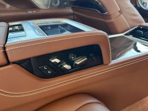 Grey BMW 730 2018 in Vilnius, with an engine capacity of 2.99 L and mileage of 196 thousand km for 28499 €, photo 30 on AUTOMOTO.COM.LV