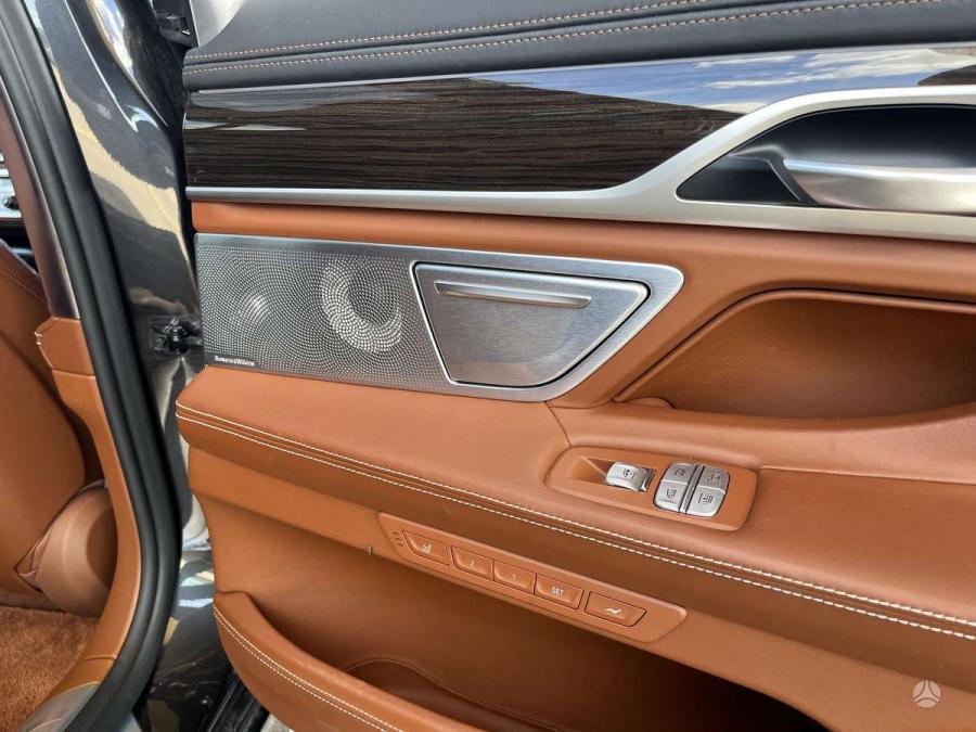 Grey BMW 730 2018 in Vilnius, with an engine capacity of 2.99 L and mileage of 196 thousand km for 28499 €, photo 35 on AUTOMOTO.COM.LV
