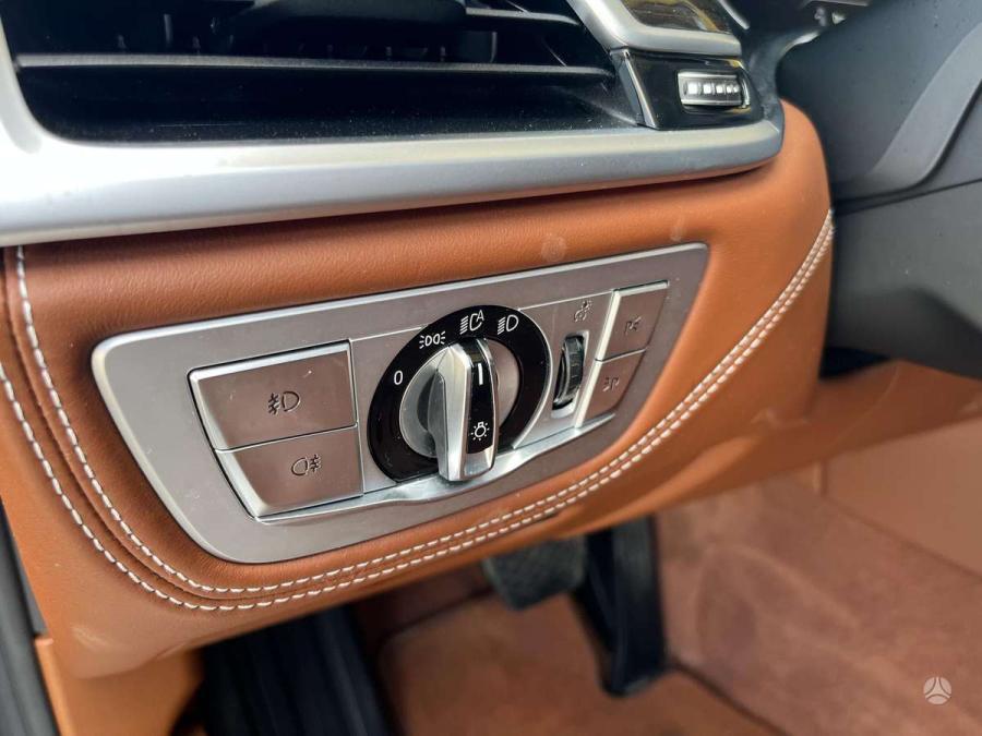 Grey BMW 730 2018 in Vilnius, with an engine capacity of 2.99 L and mileage of 196 thousand km for 28499 €, photo 36 on AUTOMOTO.COM.LV