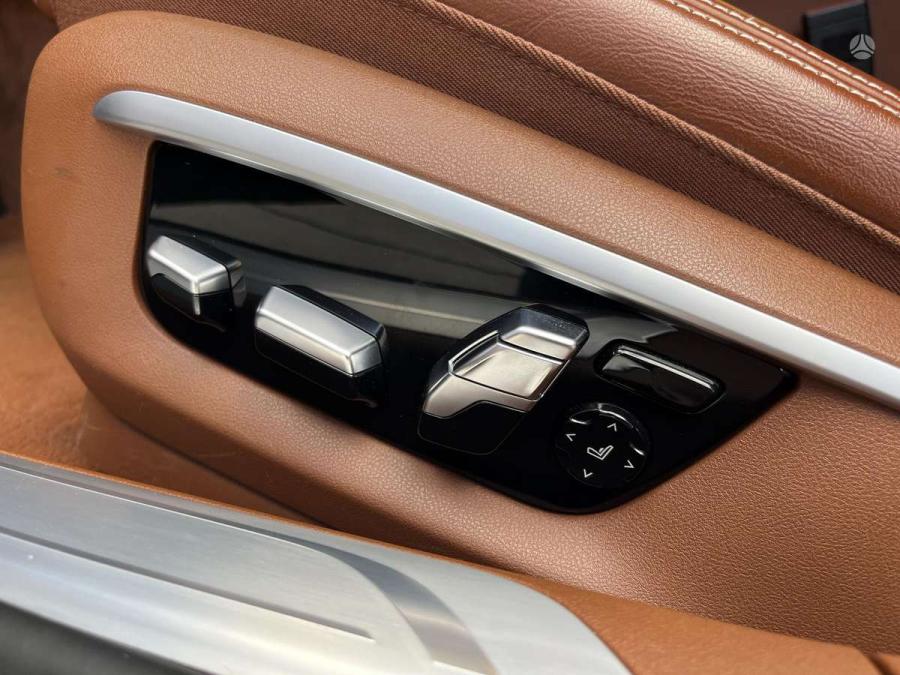 Grey BMW 730 2018 in Vilnius, with an engine capacity of 2.99 L and mileage of 196 thousand km for 28499 €, photo 40 on AUTOMOTO.COM.LV