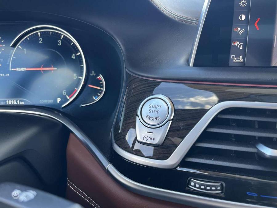 Grey BMW 730 2018 in Vilnius, with an engine capacity of 2.99 L and mileage of 196 thousand km for 28499 €, photo 41 on AUTOMOTO.COM.LV