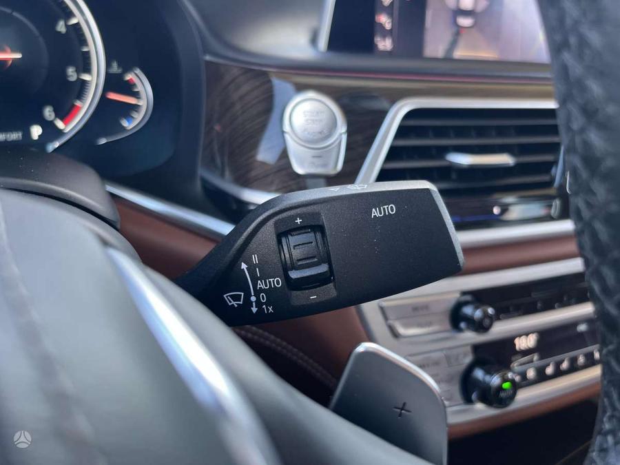 Grey BMW 730 2018 in Vilnius, with an engine capacity of 2.99 L and mileage of 196 thousand km for 28499 €, photo 45 on AUTOMOTO.COM.LV