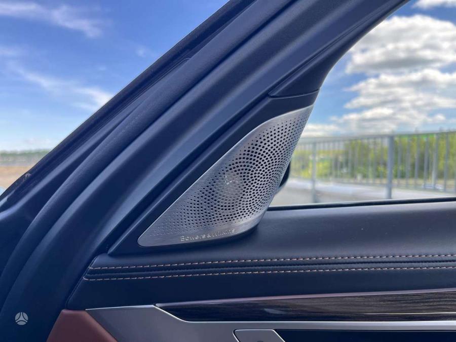 Grey BMW 730 2018 in Vilnius, with an engine capacity of 2.99 L and mileage of 196 thousand km for 28499 €, photo 47 on AUTOMOTO.COM.LV