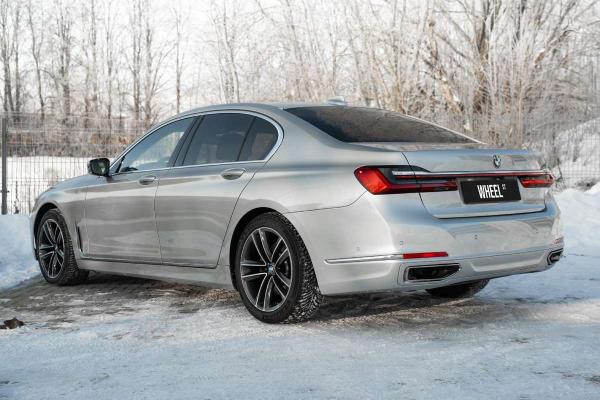 Grey BMW 730 2019 in Vilnius, with an engine capacity of 2.99 L and mileage of 142 thousand km for 42999 €, photo 3 on AUTOMOTO.COM.LV