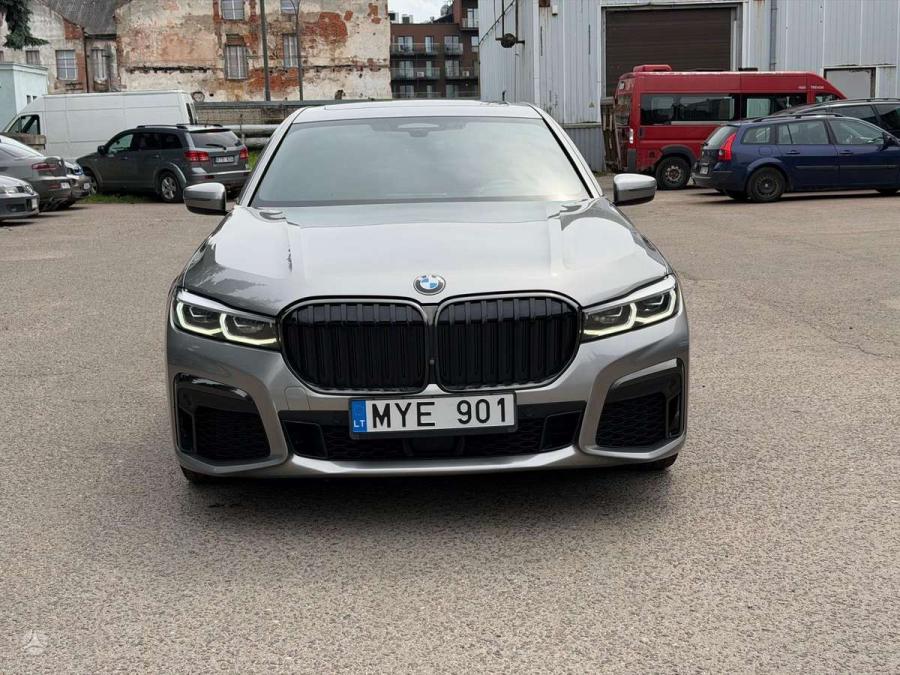 Grey BMW 730 2020 in Klaipeda, with an engine capacity of 3.00 L and mileage of 165 thousand km for 38500 €, photo 3 on AUTOMOTO.COM.LV