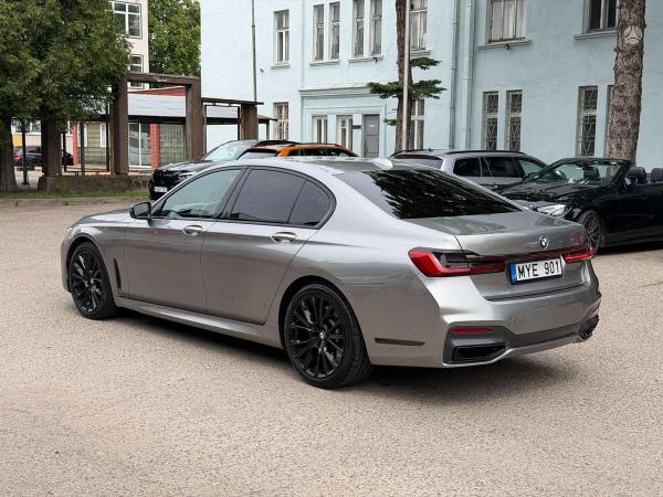 Grey BMW 730 2020 in Klaipeda, with an engine capacity of 3.00 L and mileage of 165 thousand km for 38500 €, photo 4 on AUTOMOTO.COM.LV