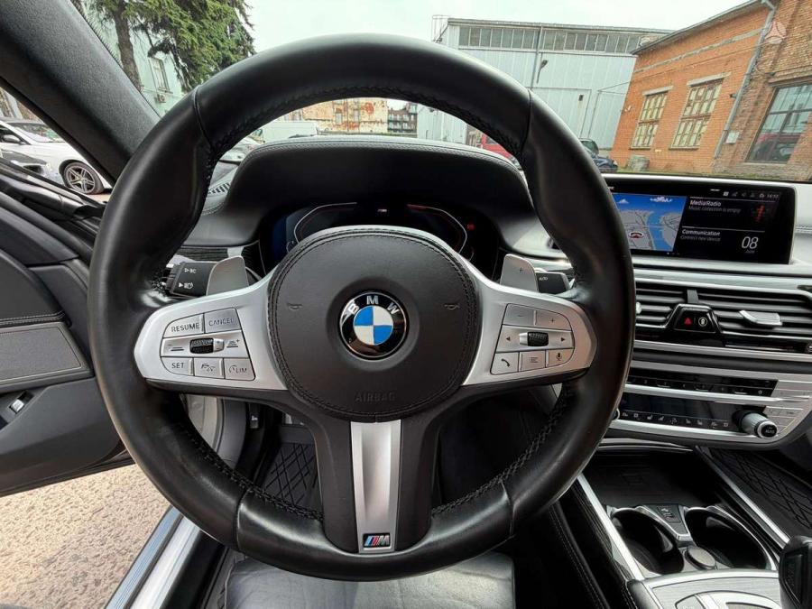 Grey BMW 730 2020 in Klaipeda, with an engine capacity of 3.00 L and mileage of 165 thousand km for 38500 €, photo 8 on AUTOMOTO.COM.LV