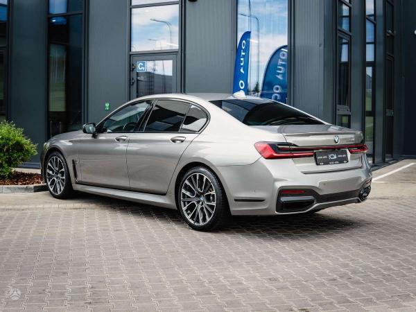 Grey BMW 730 2020 in Kaunas, with an engine capacity of 2.99 L and mileage of 152 thousand km for 45950 €, photo 9 on AUTOMOTO.COM.LV