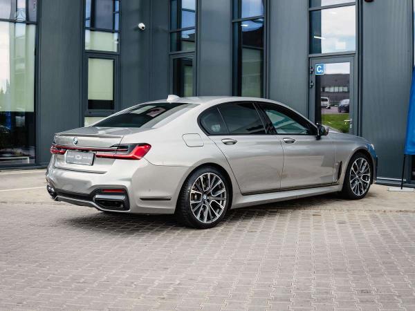 Grey BMW 730 2020 in Kaunas, with an engine capacity of 2.99 L and mileage of 152 thousand km for 45950 €, photo 10 on AUTOMOTO.COM.LV