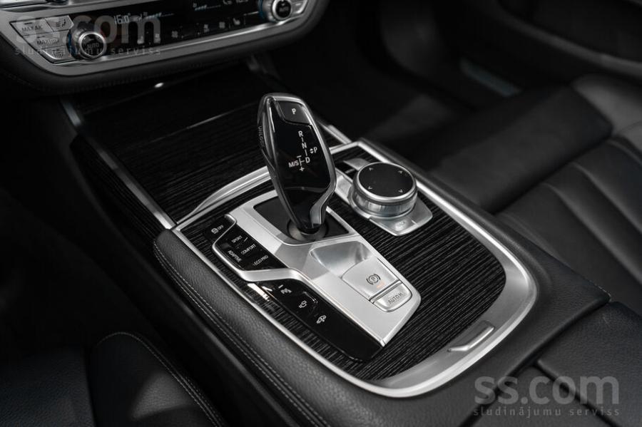 Grey BMW 730 2021 in Riga, with an engine capacity of 3.00 L and mileage of 63 thousand km for 55000 €, photo 31 on AUTOMOTO.COM.LV