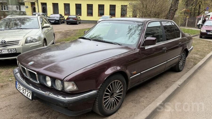 Red BMW 730 1993 in Riga, with an engine capacity of 3.00 L and mileage of 320 thousand km for 1750 €, photo 5 on AUTOMOTO.COM.LV
