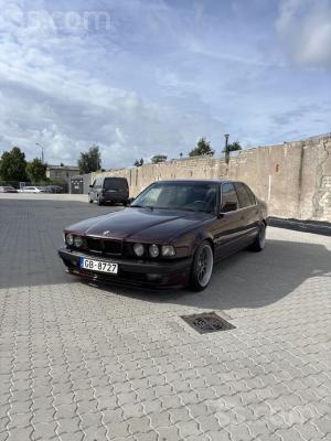 Sarkans BMW 730 1993 Liepāja, ar dzinēja tilpumu 3.00 L un nobraukumu 314 tūkst. km par 6800 €, foto  vietnē AUTOMOTO.COM.LV