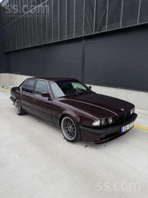 Sarkans BMW 730 1993 Liepāja, ar dzinēja tilpumu 3.00 L un nobraukumu 314 tūkst. km par 4450 €, foto  vietnē AUTOMOTO.COM.LV