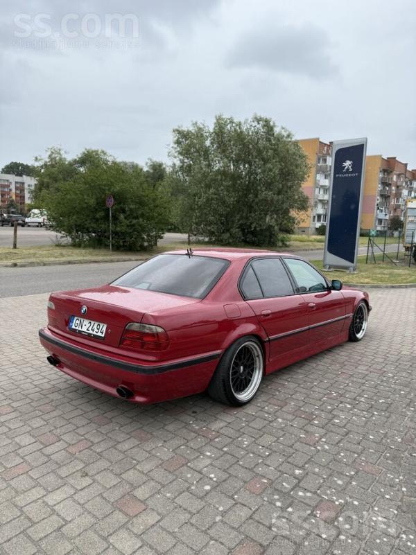 Red BMW 730 1999 in Liepaja, with an engine capacity of 3.00 L and mileage of 0 thousand km for 8250 €, photo 3 on AUTOMOTO.COM.LV