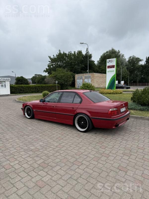 Red BMW 730 1999 in Liepaja, with an engine capacity of 3.00 L and mileage of 0 thousand km for 8250 €, photo 6 on AUTOMOTO.COM.LV