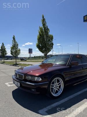 Sarkans BMW 730 2000 Rīga, ar dzinēja tilpumu 3.00 L un nobraukumu 0 tūkst. km par 12000 €, foto  vietnē AUTOMOTO.COM.LV