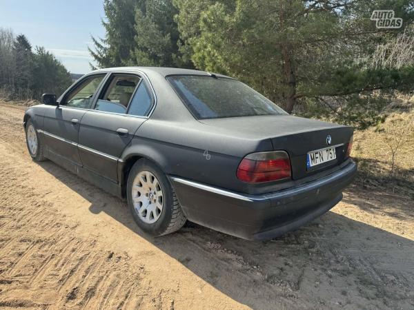 BMW 730 2001 in Vilnius, with an engine capacity of 3.00 L and mileage of 570 thousand km for 2450 €, photo 4 on AUTOMOTO.COM.LV