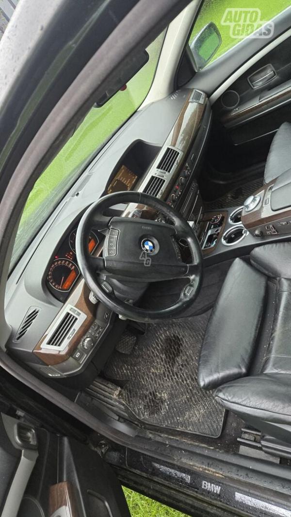 BMW 730 2002 in Prienai, with an engine capacity of 3.00 L and mileage of 300 thousand km for 1500 €, photo 8 on AUTOMOTO.COM.LV
