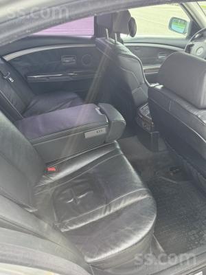 BMW 730 2004 in Riga, with an engine capacity of 3.00 L and mileage of 317 thousand km for 3000 €, photo 7 on AUTOMOTO.COM.LV