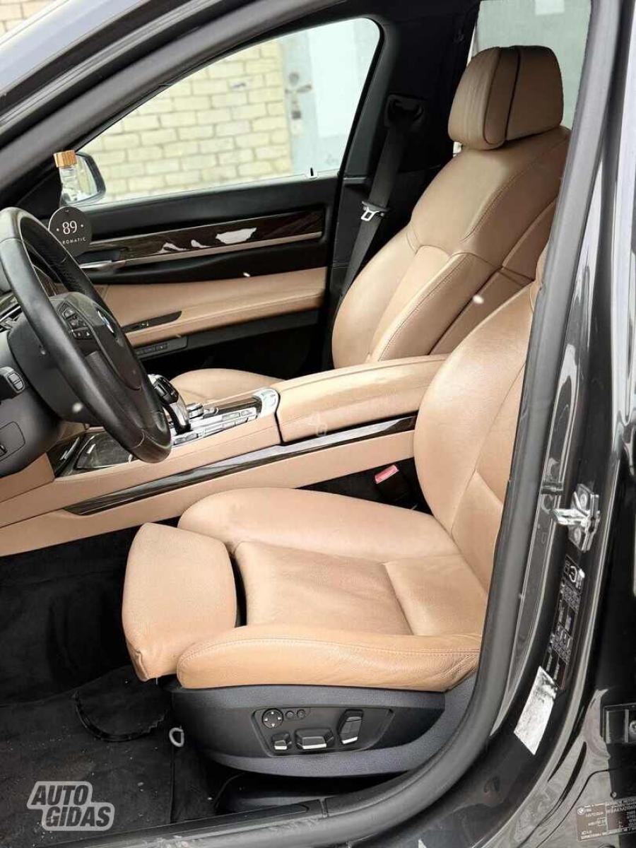 BMW 730 2009 in Silute, with an engine capacity of 3.00 L and mileage of 340 thousand km for 8500 €, photo 13 on AUTOMOTO.COM.LV