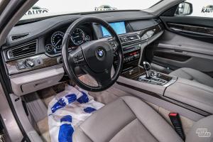 BMW 730 2009 in Kaunas, with an engine capacity of 3.00 L and mileage of 251 thousand km for 10290 €, photo 5 on AUTOMOTO.COM.LV
