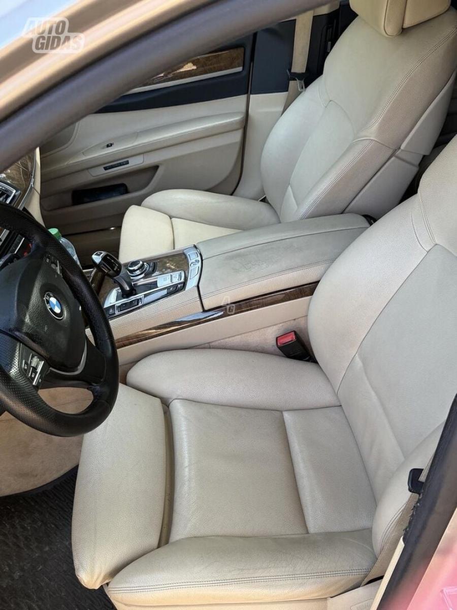 BMW 730 2009 in Kaunas, with an engine capacity of 3.00 L and mileage of 375 thousand km for 7500 €, photo 16 on AUTOMOTO.COM.LV