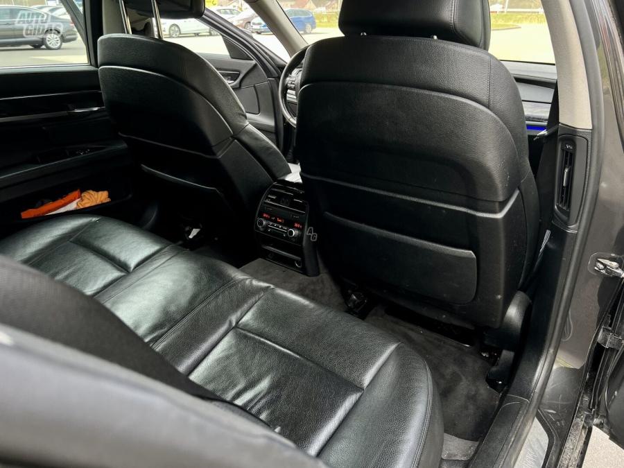 BMW 730 2010 in Kaunas, with an engine capacity of 3.00 L and mileage of 520 thousand km for 8850 €, photo 12 on AUTOMOTO.COM.LV