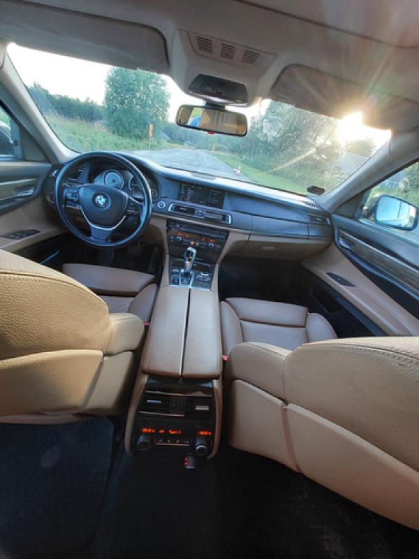 BMW 730 2010 in Rapla, with an engine capacity of 3.00 L and mileage of 395 thousand km for 8000 €, photo 8 on AUTOMOTO.COM.LV