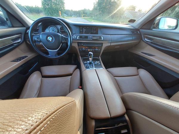 BMW 730 2010 in Rapla, with an engine capacity of 3.00 L and mileage of 395 thousand km for 8000 €, photo 9 on AUTOMOTO.COM.LV