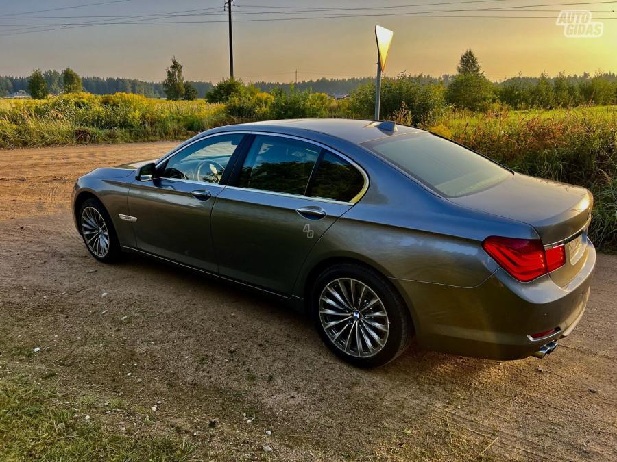 BMW 730 2011 in Taurage, with an engine capacity of 3.00 L and mileage of 249 thousand km for 12999 €, photo 8 on AUTOMOTO.COM.LV