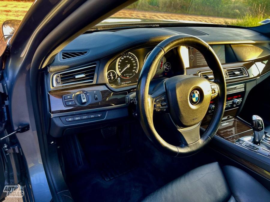 BMW 730 2011 in Taurage, with an engine capacity of 3.00 L and mileage of 249 thousand km for 12999 €, photo 12 on AUTOMOTO.COM.LV