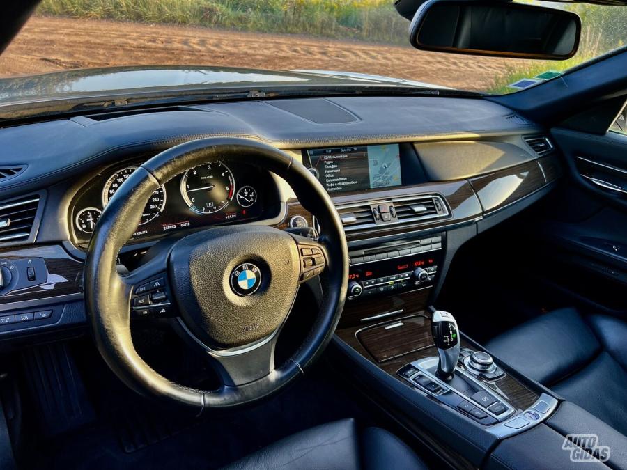 BMW 730 2011 in Taurage, with an engine capacity of 3.00 L and mileage of 249 thousand km for 12999 €, photo 14 on AUTOMOTO.COM.LV