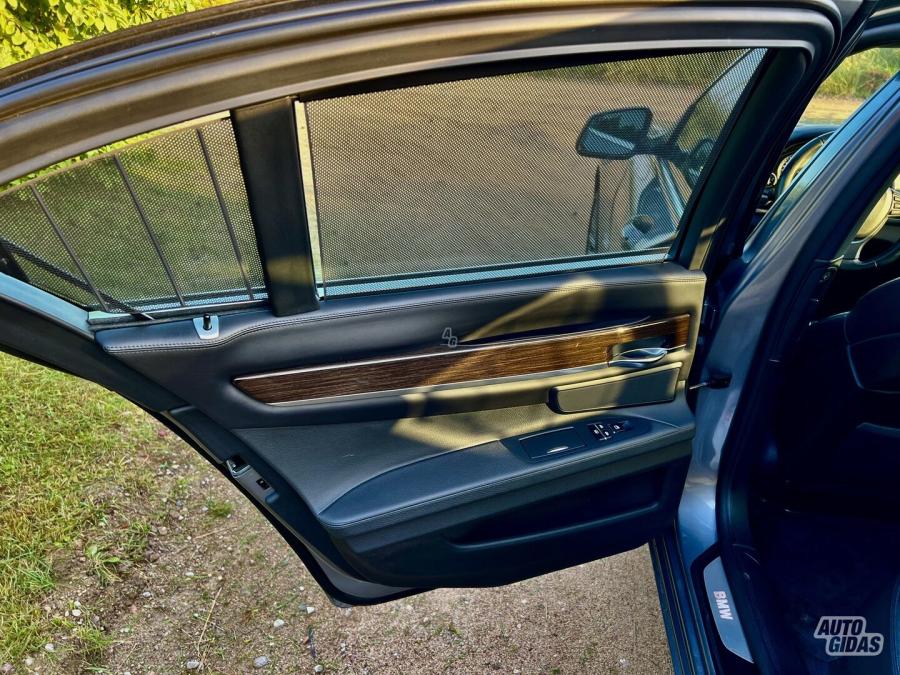 BMW 730 2011 in Taurage, with an engine capacity of 3.00 L and mileage of 249 thousand km for 12999 €, photo 16 on AUTOMOTO.COM.LV