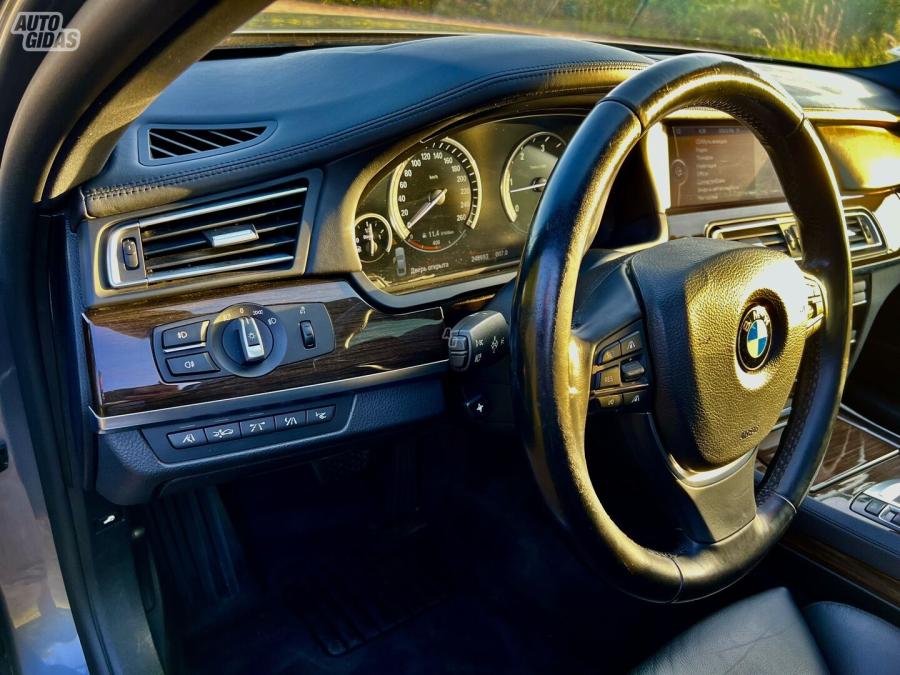 BMW 730 2011 in Taurage, with an engine capacity of 3.00 L and mileage of 249 thousand km for 12999 €, photo 31 on AUTOMOTO.COM.LV