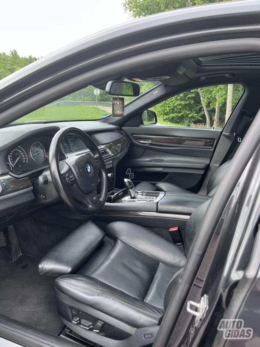 BMW 730 2011 in Vilnius, with an engine capacity of 3.00 L and mileage of 364 thousand km for 6500 €, photo 6 on AUTOMOTO.COM.LV