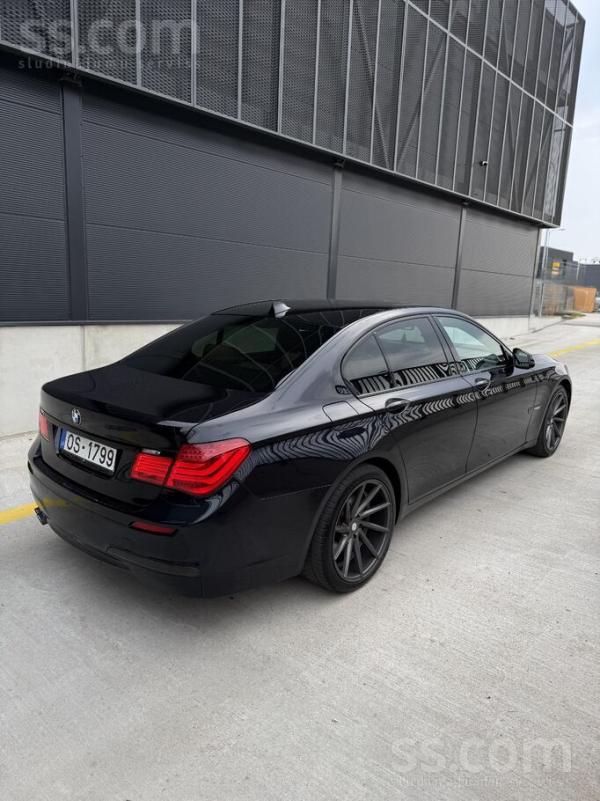 BMW 730 2011 in Liepaja, with an engine capacity of 3.00 L and mileage of 283 thousand km for 8800 €, photo 5 on AUTOMOTO.COM.LV