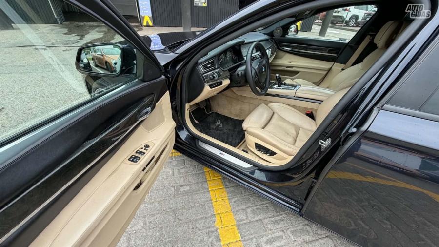 BMW 730 2012 in Siauliai, with an engine capacity of 3.00 L and mileage of 286 thousand km for 9400 €, photo 8 on AUTOMOTO.COM.LV