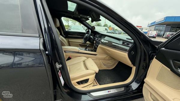 BMW 730 2012 in Siauliai, with an engine capacity of 3.00 L and mileage of 286 thousand km for 9400 €, photo 9 on AUTOMOTO.COM.LV