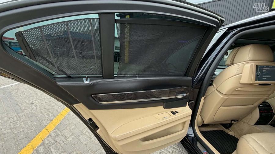 BMW 730 2012 in Siauliai, with an engine capacity of 3.00 L and mileage of 286 thousand km for 9400 €, photo 13 on AUTOMOTO.COM.LV