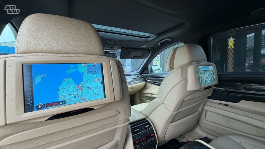 BMW 730 2012 in Siauliai, with an engine capacity of 3.00 L and mileage of 286 thousand km for 9400 €, photo 17 on AUTOMOTO.COM.LV