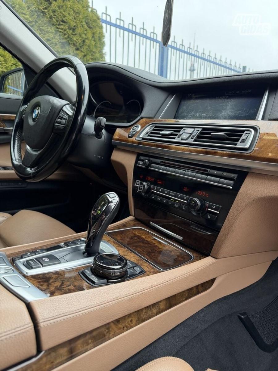 BMW 730 2013 Viļņa, ar dzinēja tilpumu 3.00 L un nobraukumu 298 tūkst. km par 16000 €, foto 12 vietnē AUTOMOTO.COM.LV