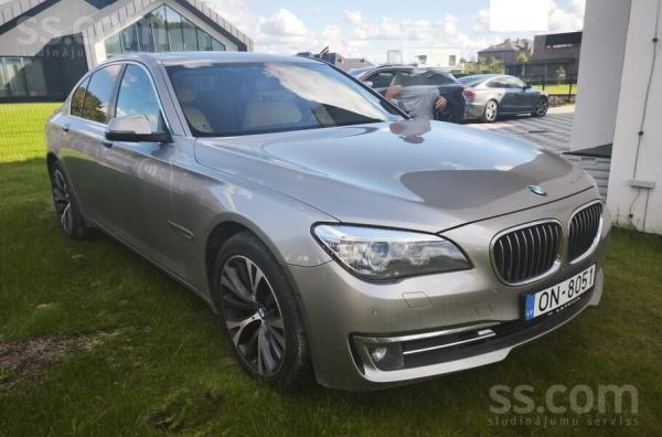 BMW 730 2013 in Riga on AUTOMOTO.COM.LV BMW 730 2013 in Riga, with an engine capacity of 3.00 L and mileage of 325 thousand km for 12950 €, photo 3 on AUTOMOTO.COM.LV