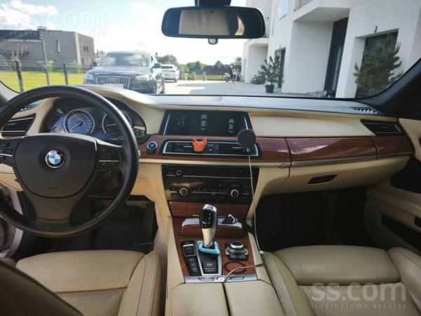 BMW 730 2013 in Riga on AUTOMOTO.COM.LV BMW 730 2013 in Riga, with an engine capacity of 3.00 L and mileage of 325 thousand km for 12950 €, photo 6 on AUTOMOTO.COM.LV