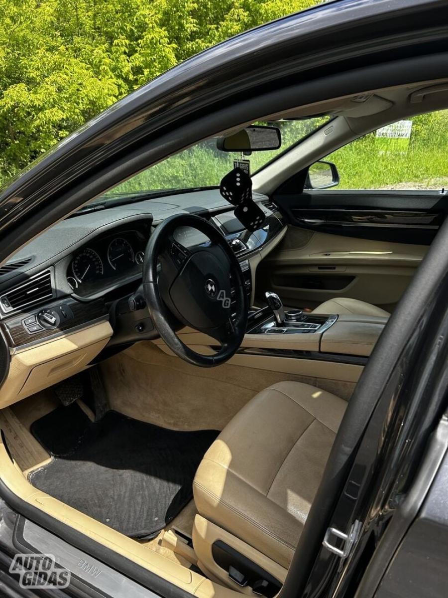 BMW 730 2014 in Kaunas, with an engine capacity of 3.00 L and mileage of 286 thousand km for 11000 €, photo 4 on AUTOMOTO.COM.LV
