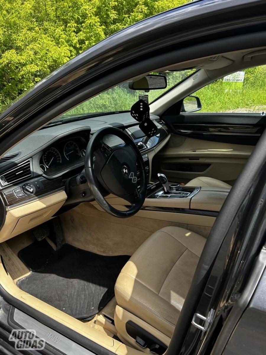 BMW 730 2014 in Kaunas, with an engine capacity of 3.00 L and mileage of 286 thousand km for 6300 €, photo 6 on AUTOMOTO.COM.LV