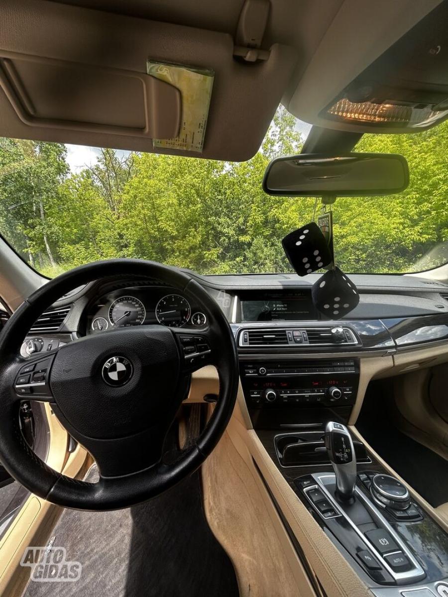 BMW 730 2014 in Kaunas, with an engine capacity of 3.00 L and mileage of 286 thousand km for 5950 €, photo 13 on AUTOMOTO.COM.LV